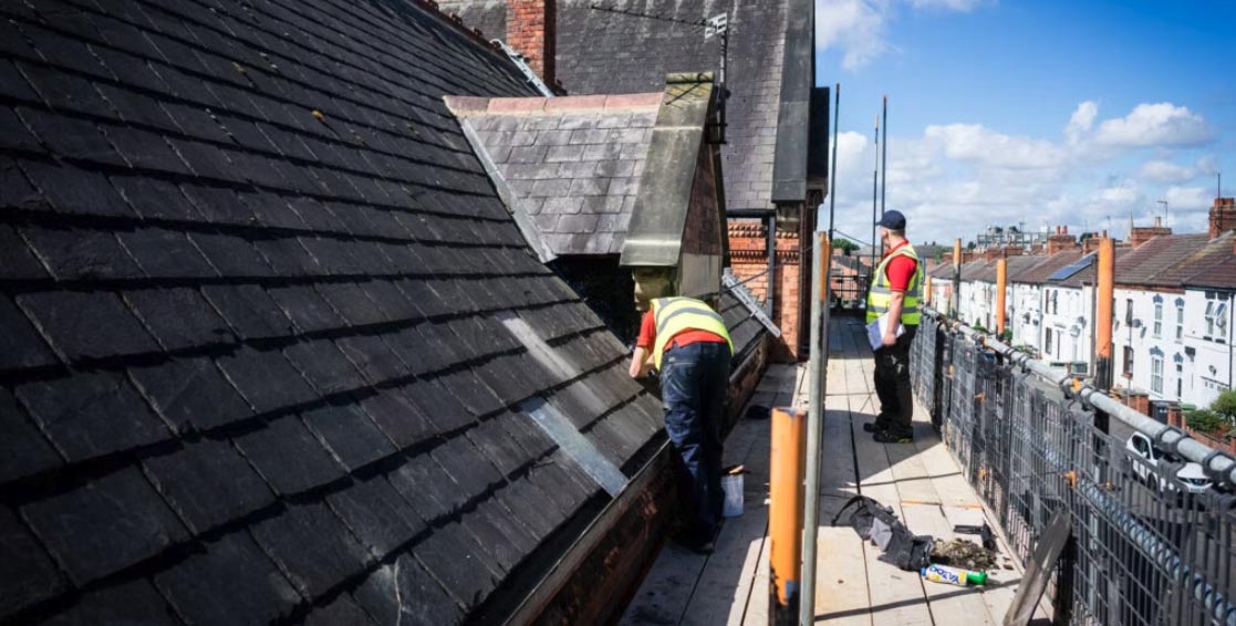 Getting a Good Roofer in Ireland’s Windy City - Phonebook.ie Blog